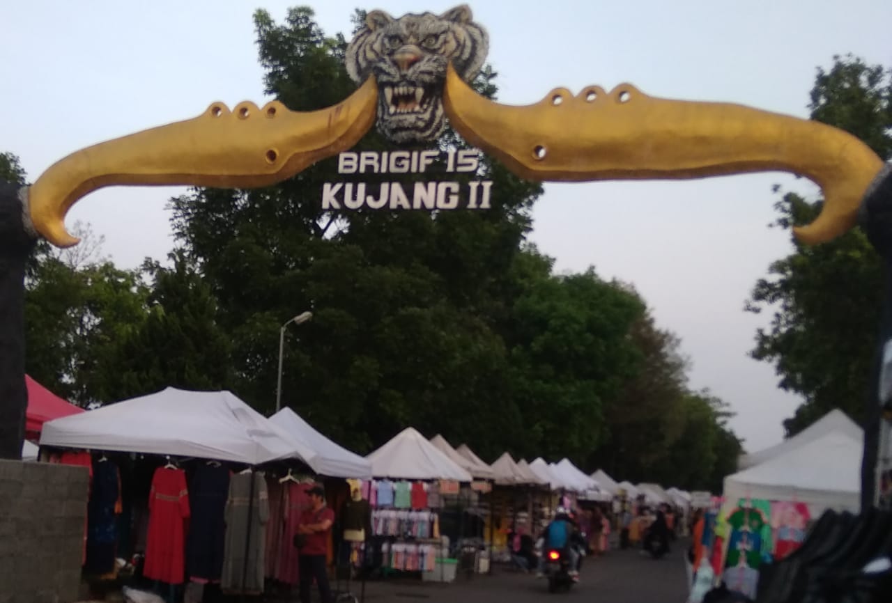 Lapangan BRIGIF 15 Kujang II Menampung PKL - MINAKONEWS